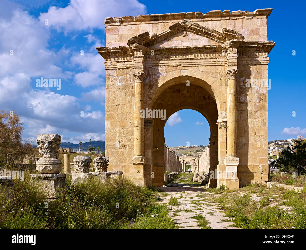 North gate of jerash hi-res stock photography and images - Alamy