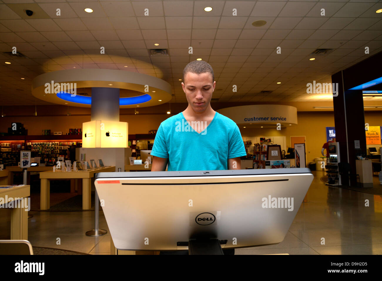 College bookstore usa hi-res stock photography and images - Alamy