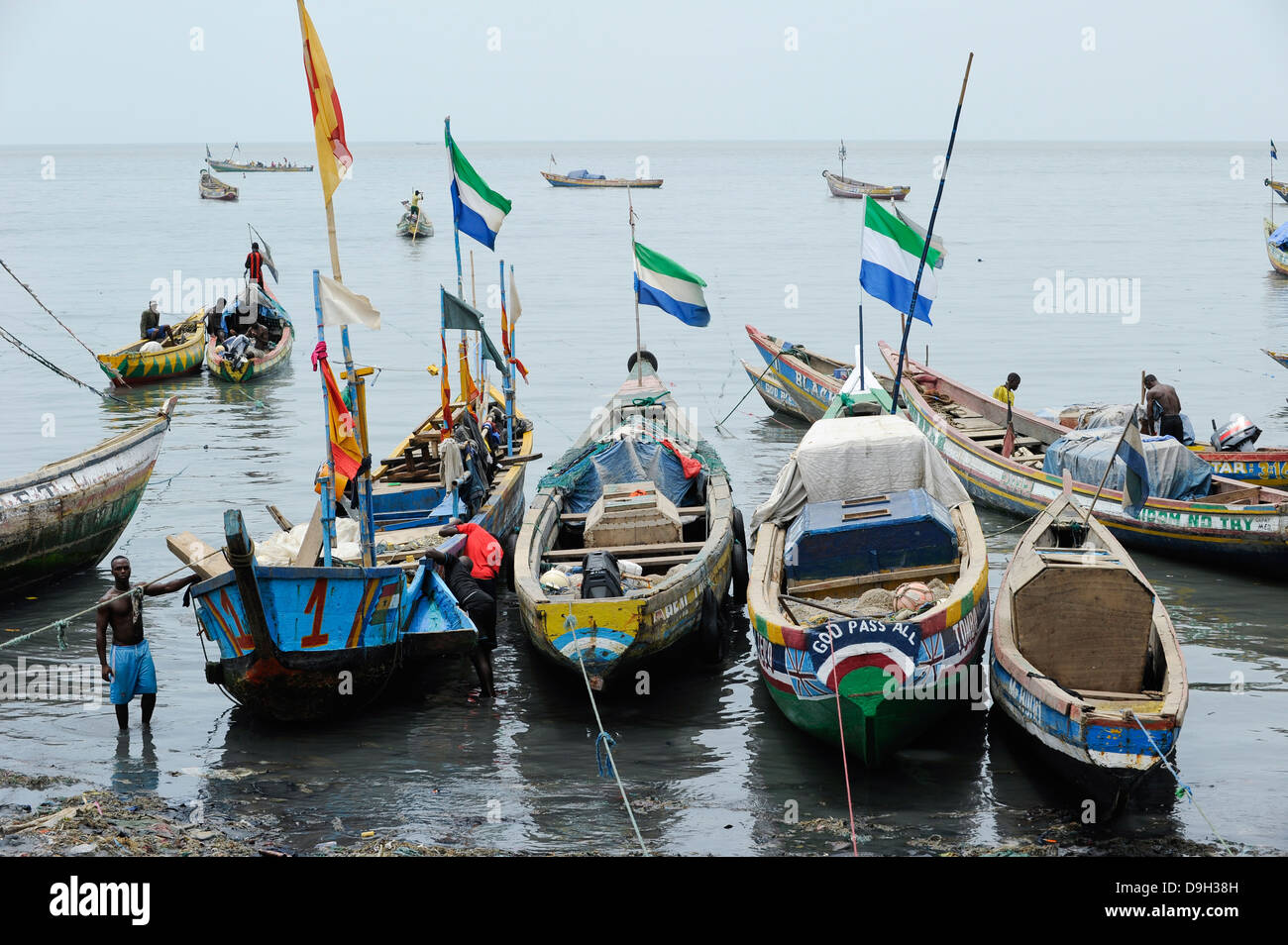 Sierra leone fishing in tombo hi-res stock photography and images - Alamy