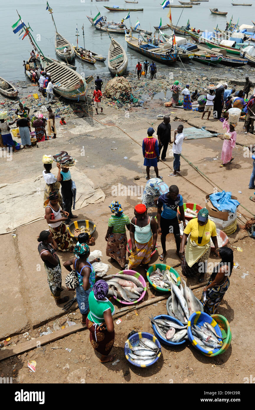 SIERRA LEONE, Western Area Peninsular, fishing harbor in Tombo, food ...