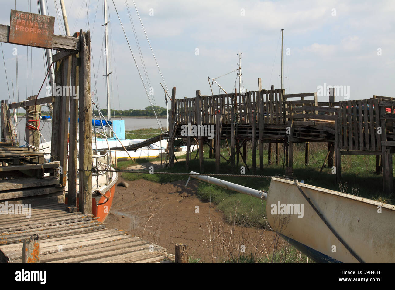 Old wooden jetty skippool creek hi-res stock photography and images - Alamy