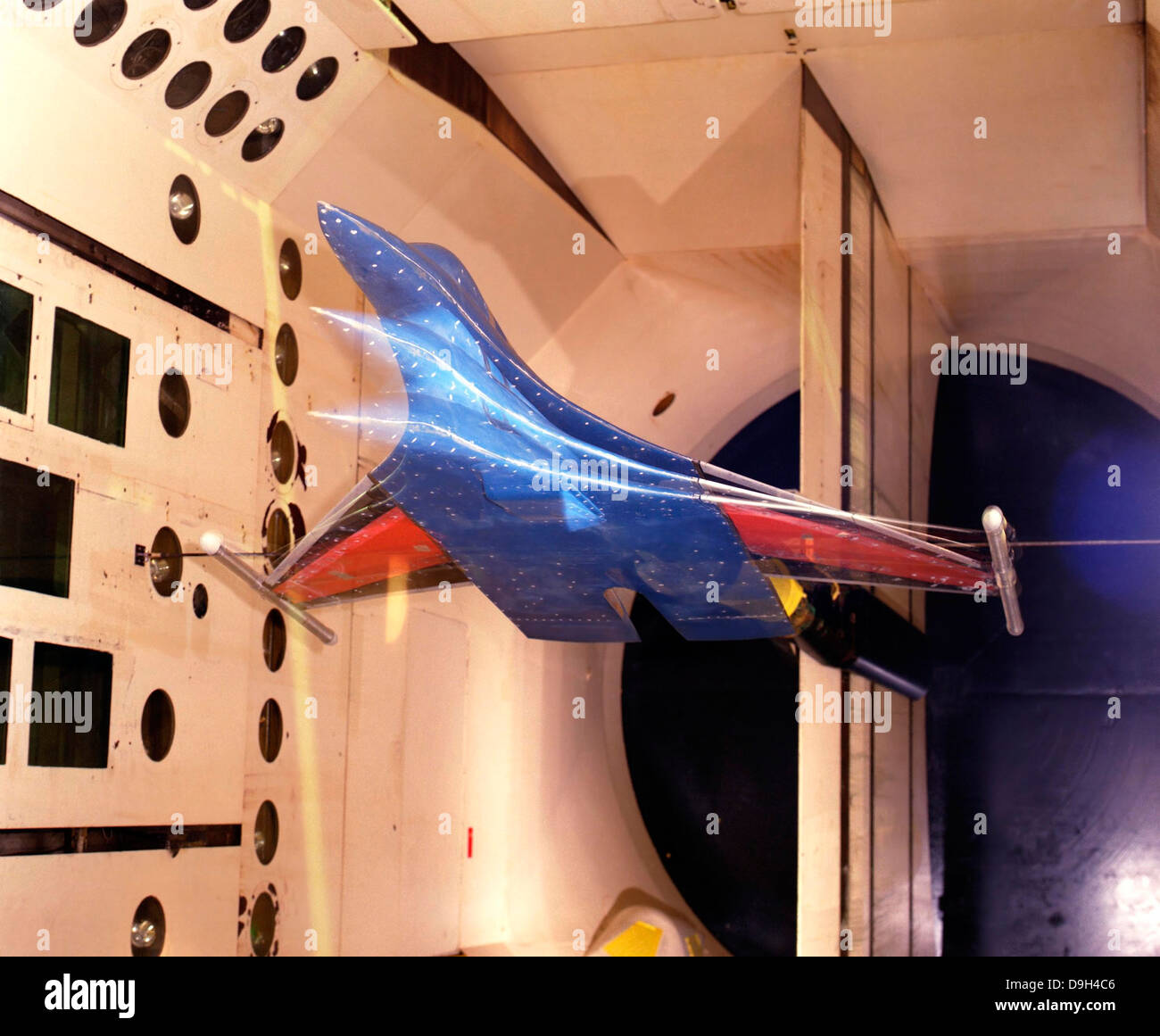 Wind tunnel airplane hi-res stock photography and images - Alamy
