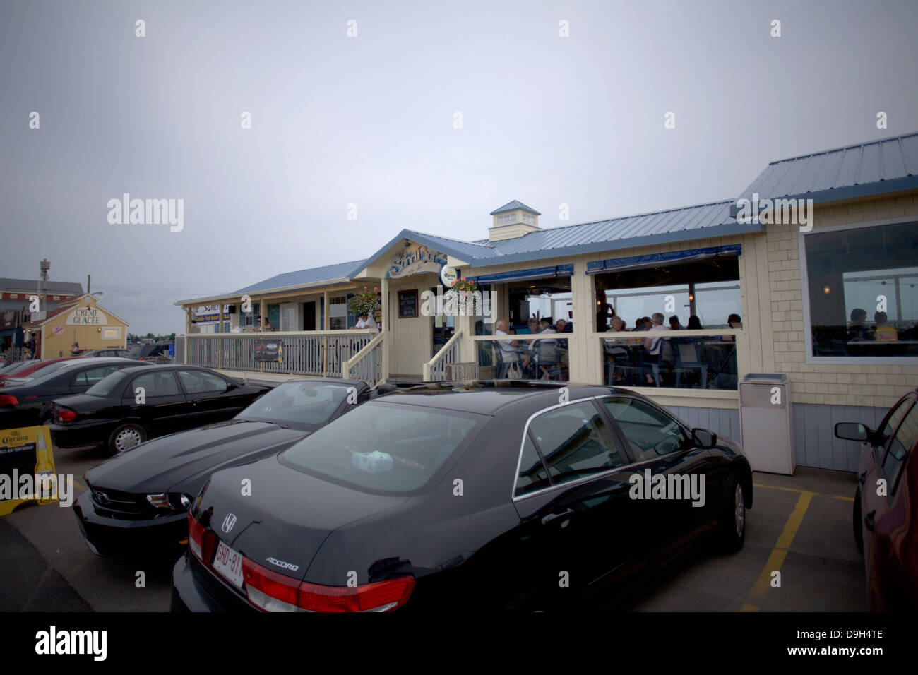 The Sandbar restaurant located on the Pointe-du-Chêne Wharf located in ...