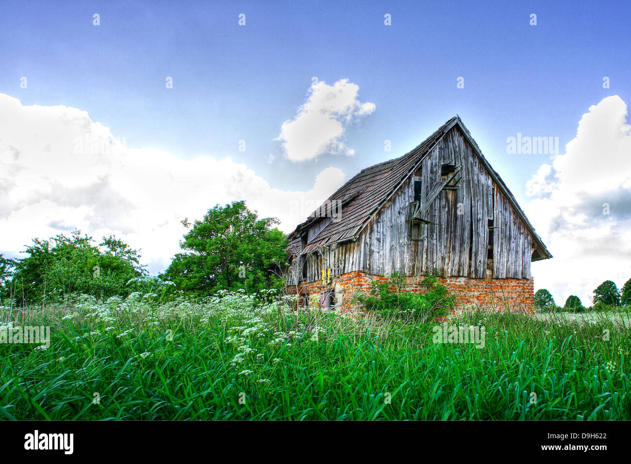 Old half timbered barn hi-res stock photography and images - Alamy