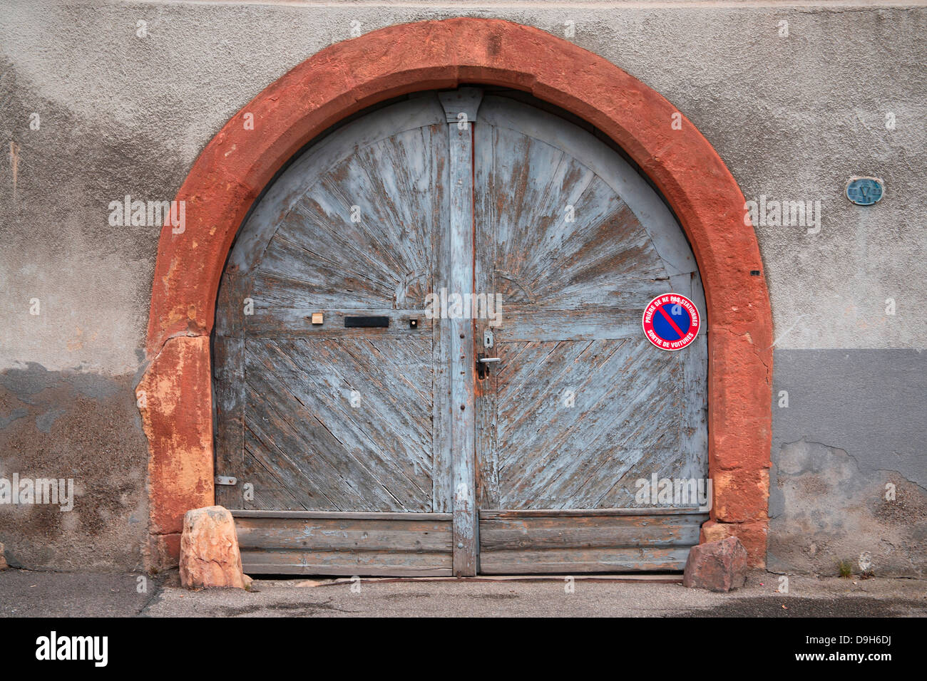 Old gate hi-res stock photography and images - Alamy