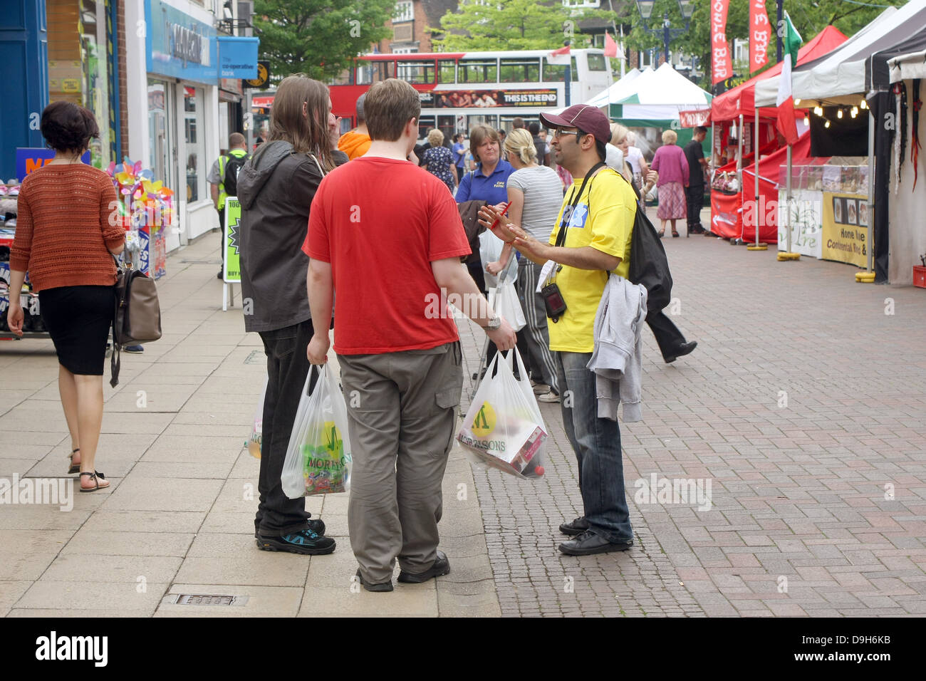 Busy street life on The High Street, Solihull, Near Birmingham, England ...