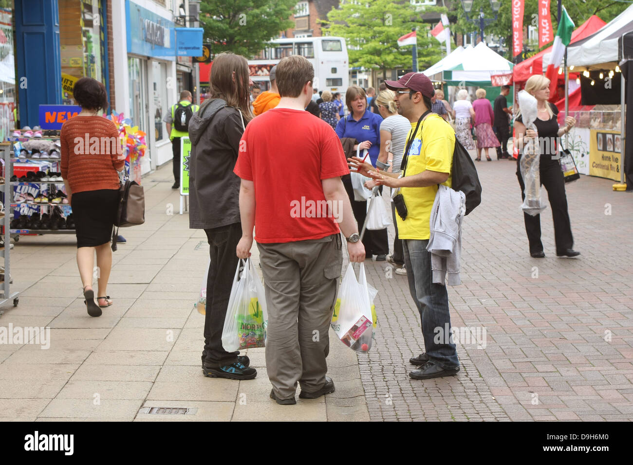 Busy street life on The High Street, Solihull, Near Birmingham, England ...