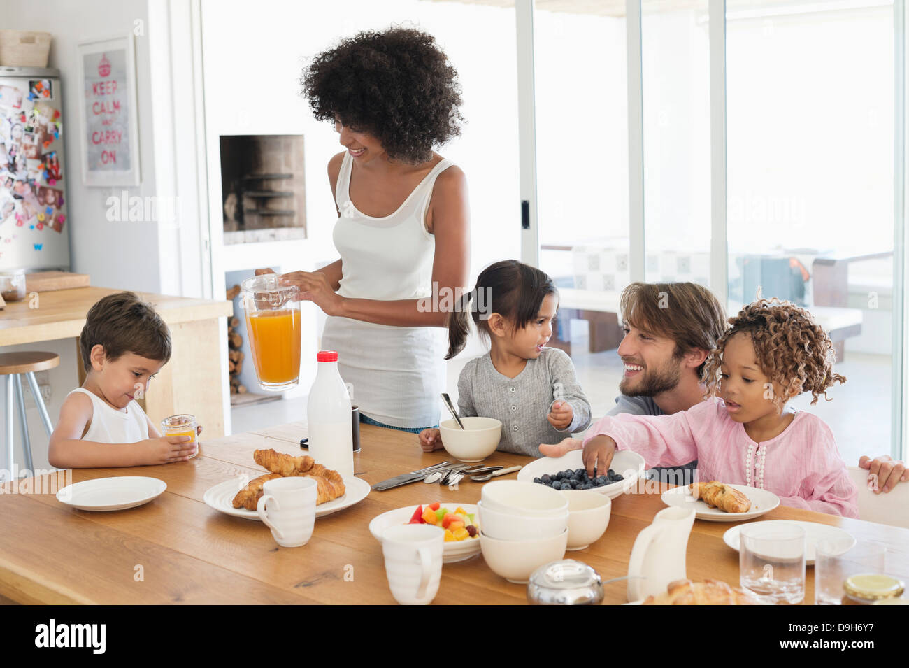Family at breakfast table Stock Photo - Alamy