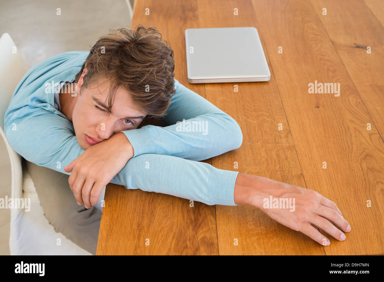 Man leaning on table hi-res stock photography and images - Alamy