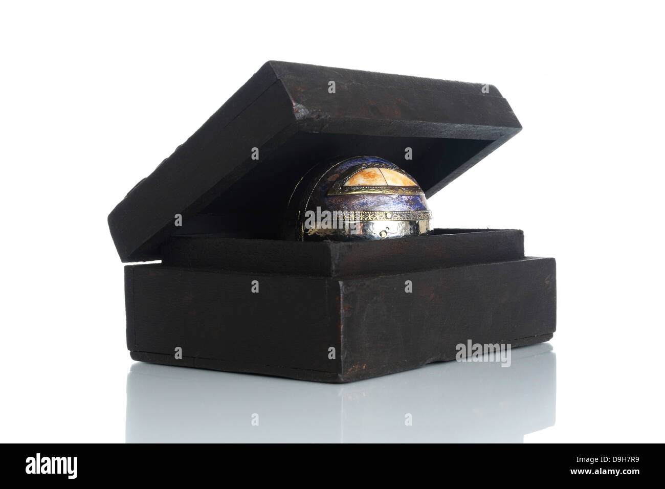 Ball in box hi-res stock photography and images - Alamy