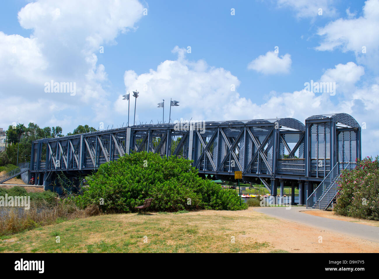 Steel bridge rust hi-res stock photography and images - Alamy