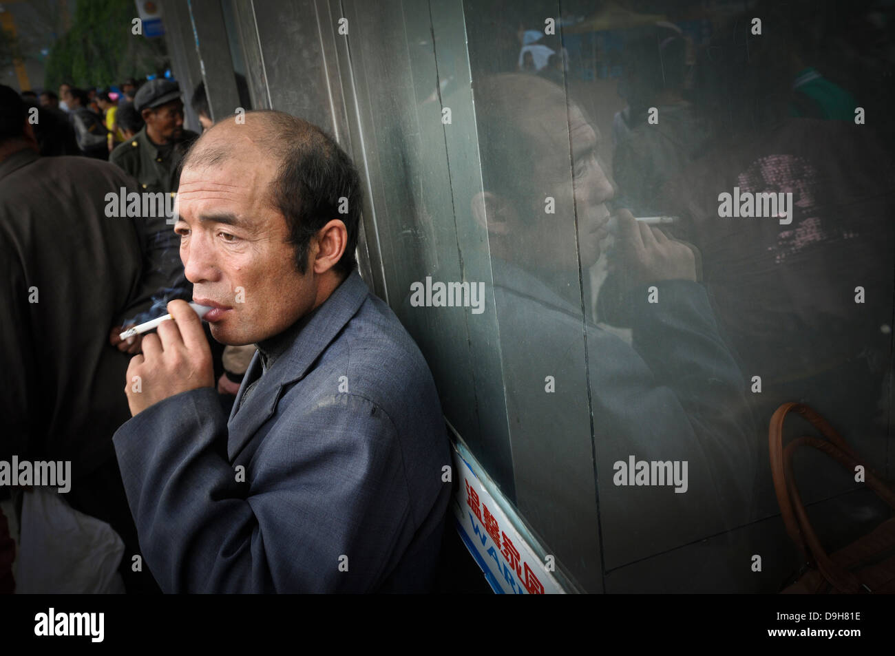 China smoking cigarette hi-res stock photography and images - Alamy