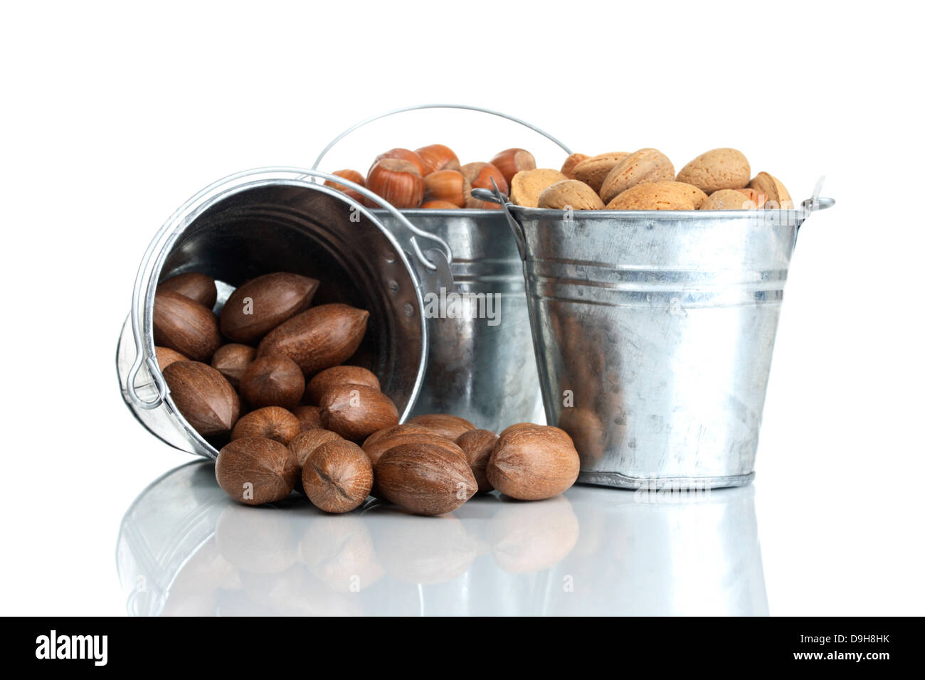 Free bucket of peanuts hi-res stock photography and images - Alamy