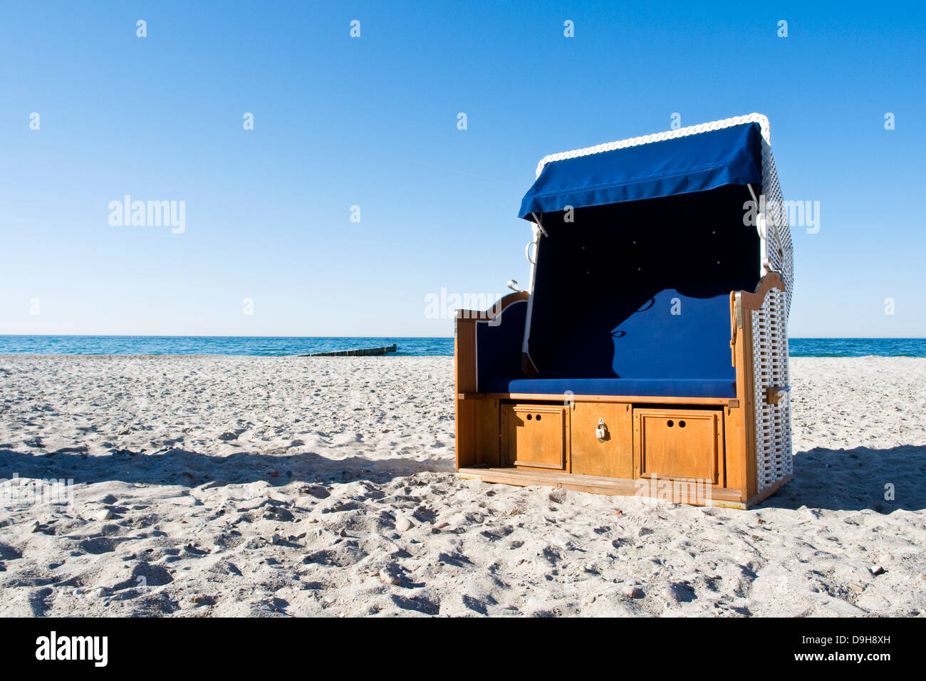 Beach basket on the beach Stock Photo - Alamy