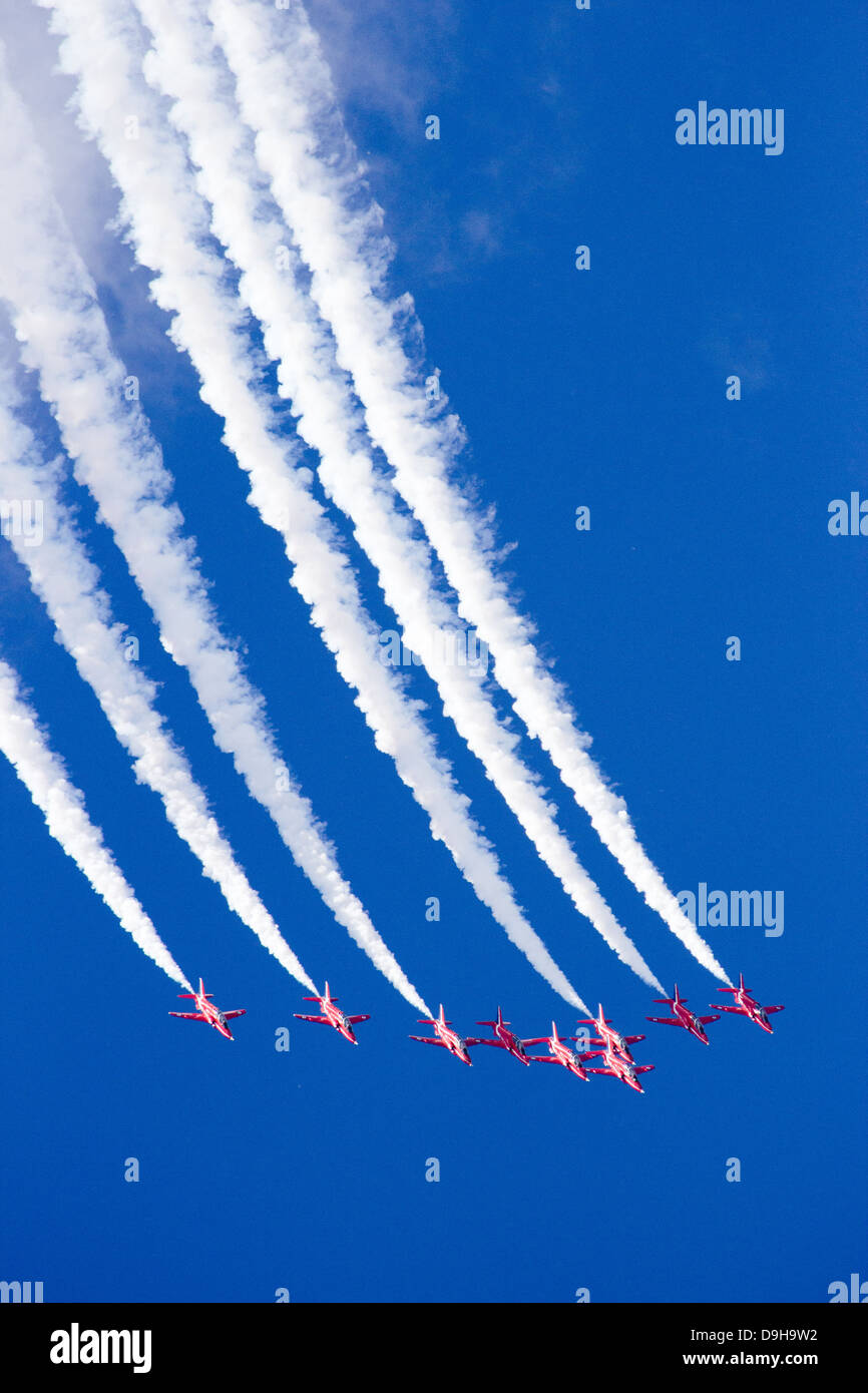 Hawk red arrows hi-res stock photography and images - Alamy