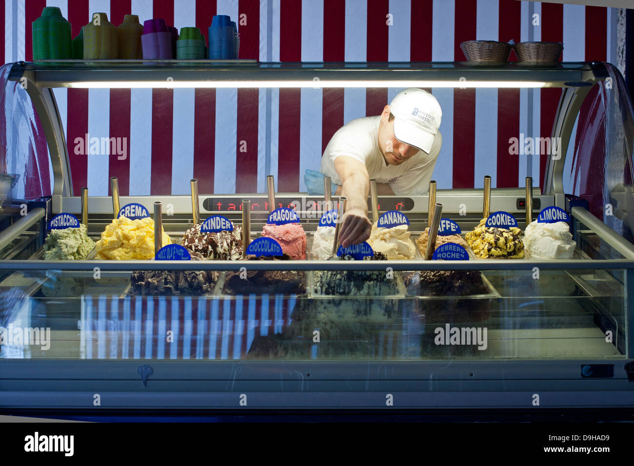 Ice cream italy vendor hi-res stock photography and images - Alamy