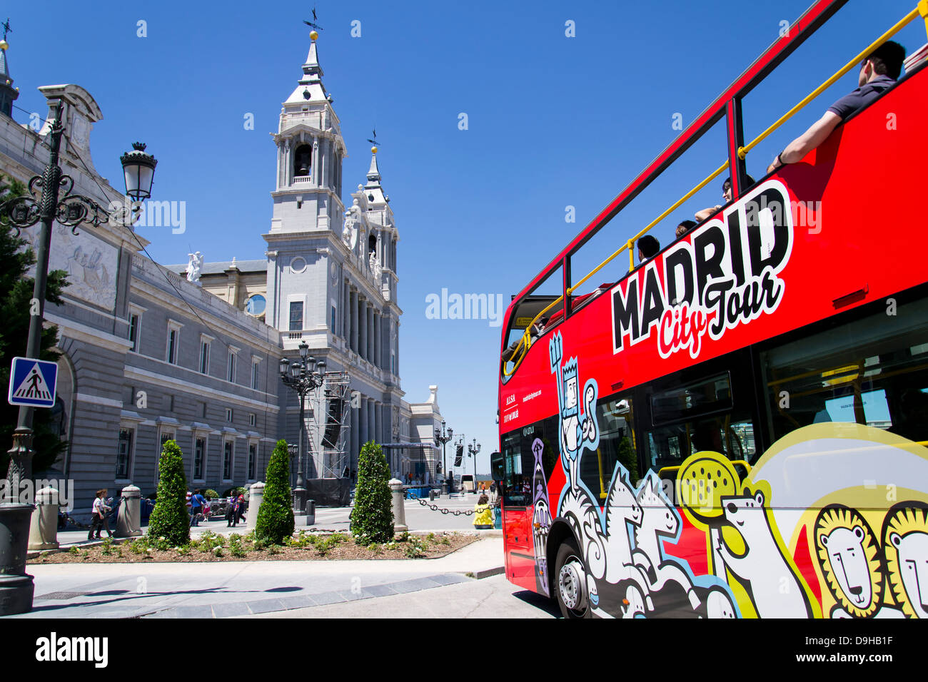 Madrid tour bus Stock Photo - Alamy