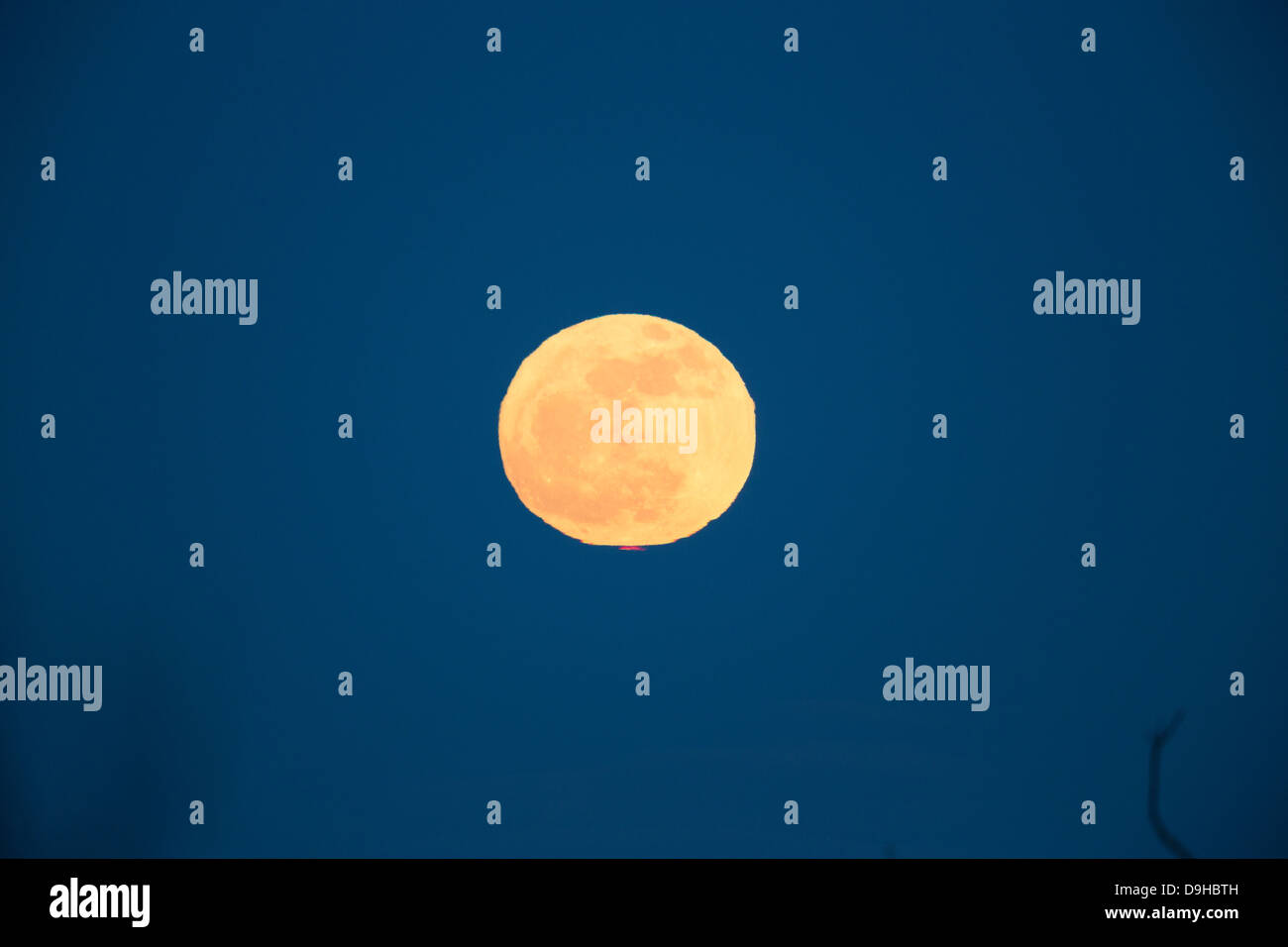 Full Moon rising - Supermoon - diffraction - changing shape Stock Photo ...