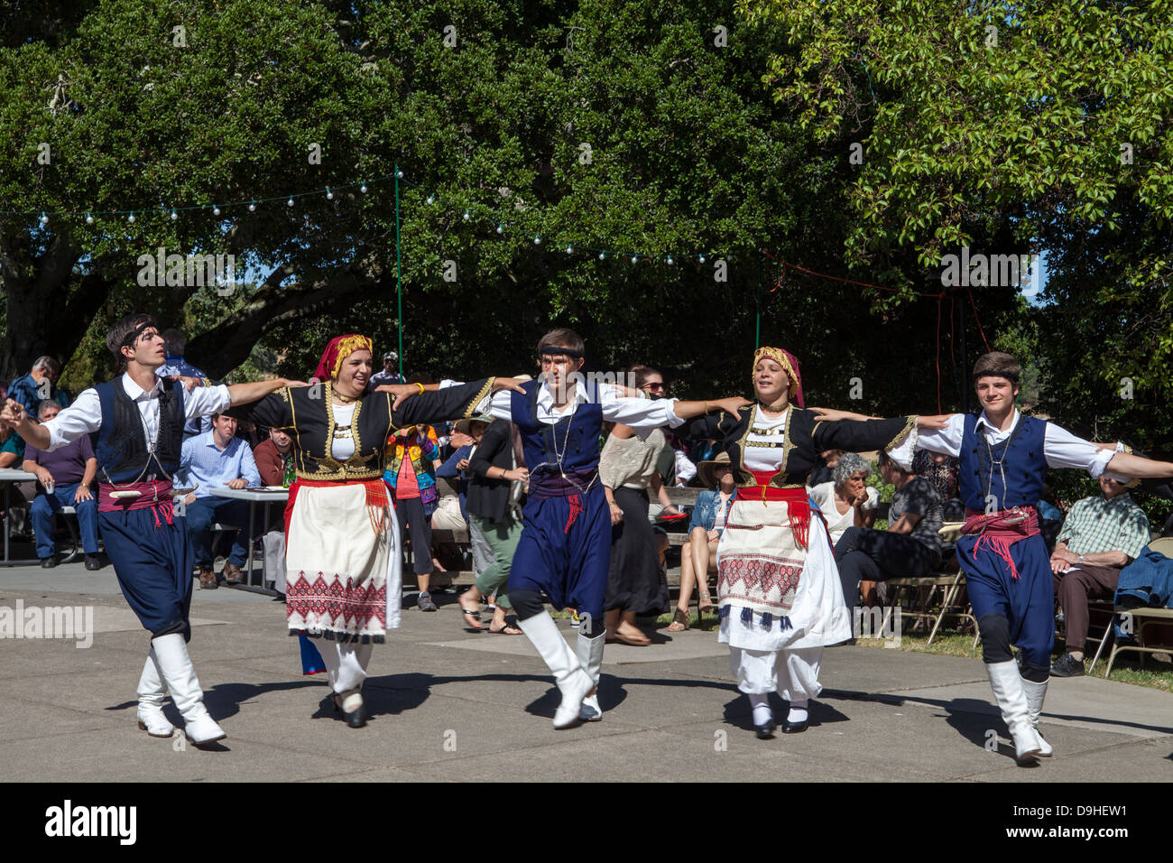 Young minoan greek dancers hi-res stock photography and images - Alamy