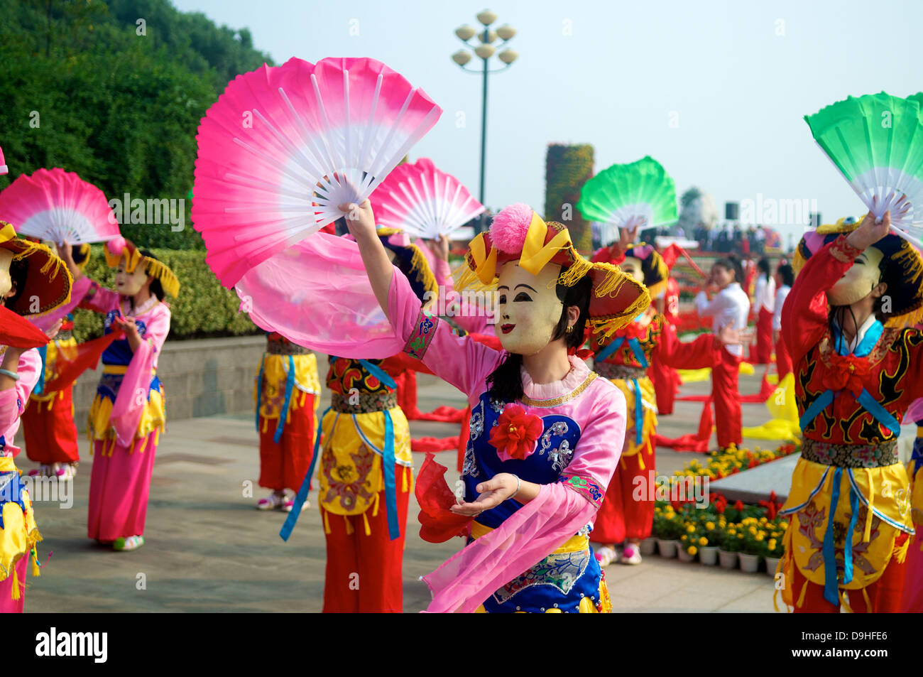 Fan dance shanghai hi-res stock photography and images - Alamy