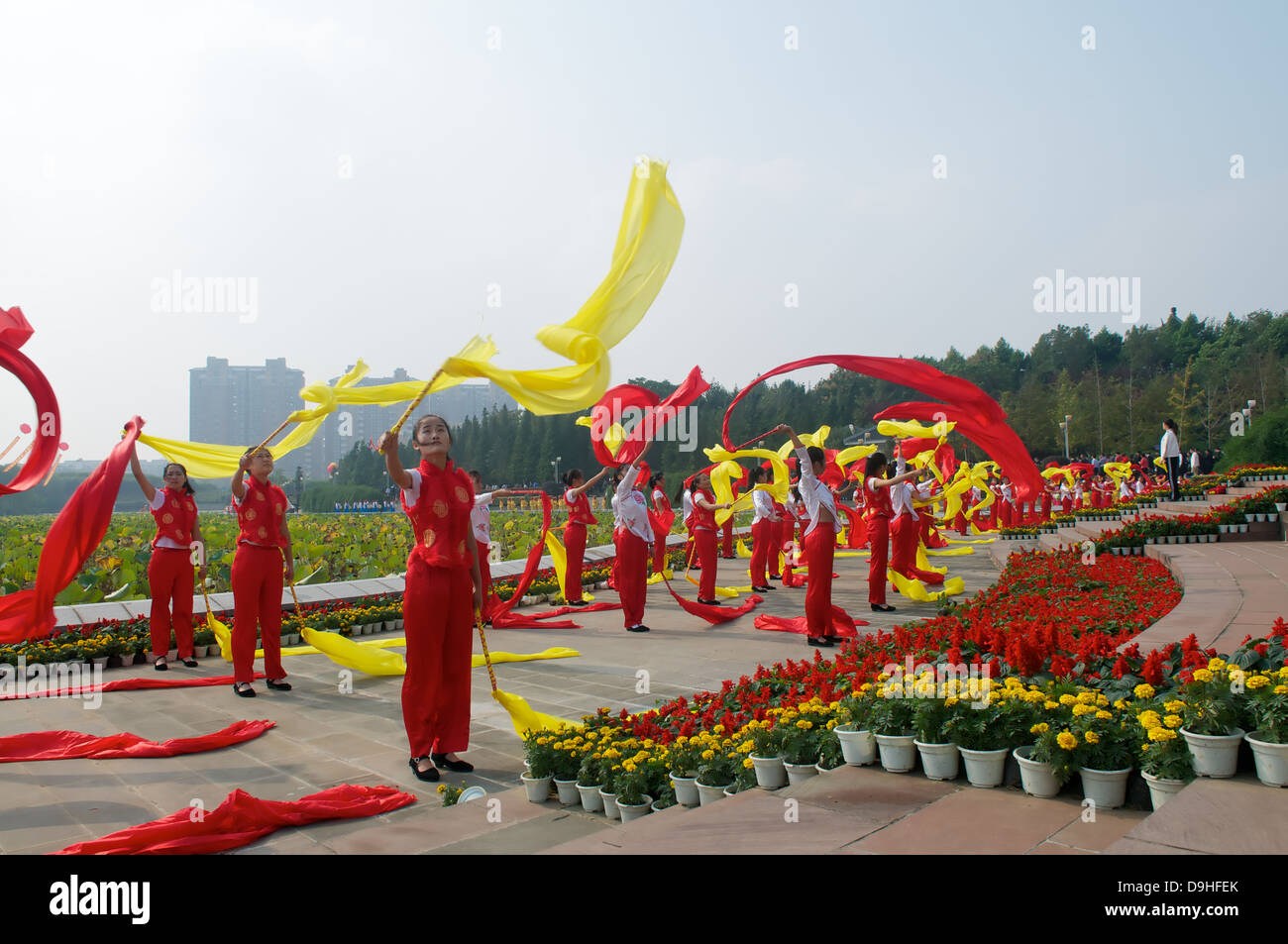 A traditional dance performance in China Stock Photo - Alamy