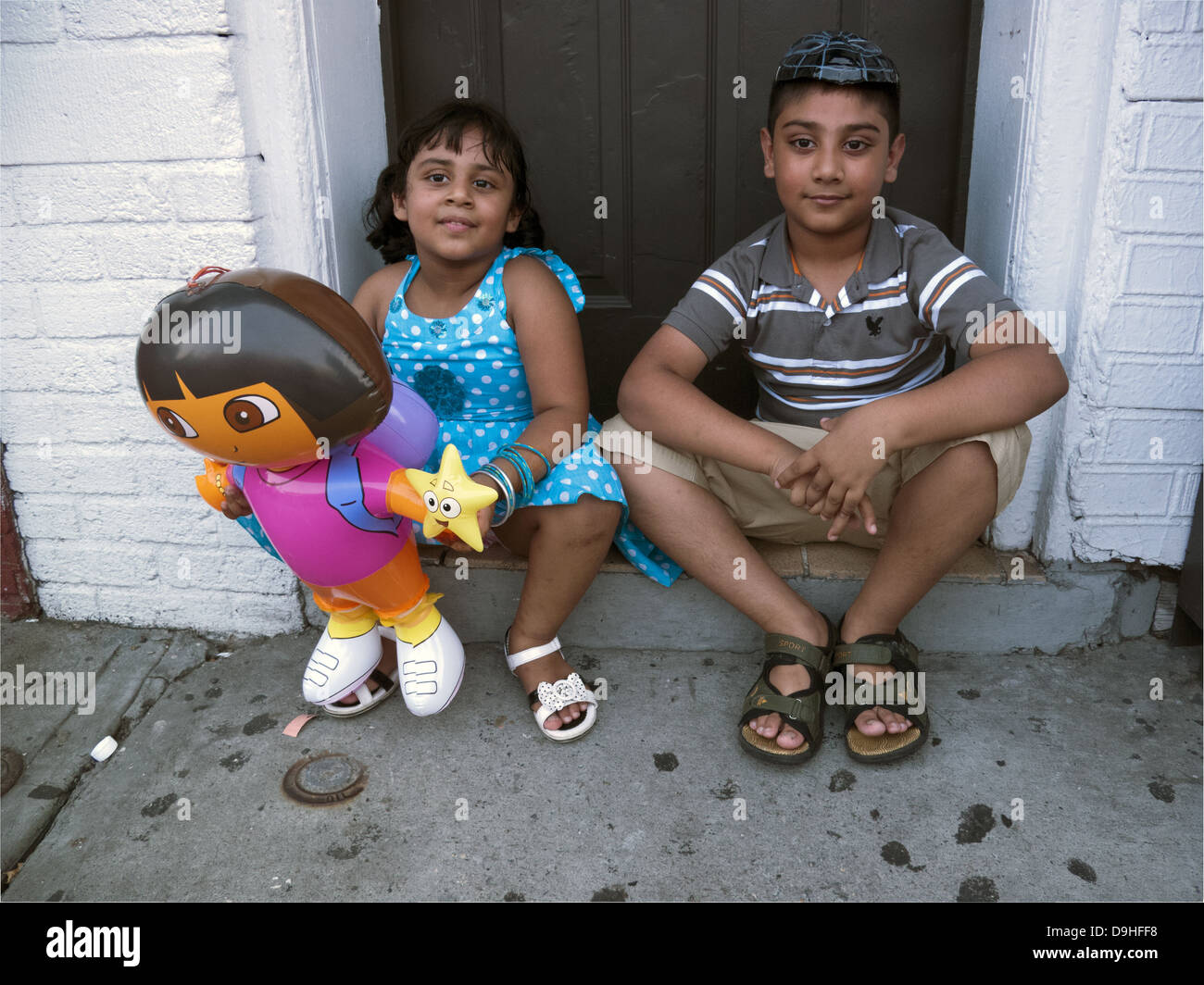 Kids stoop new york city hi-res stock photography and images - Alamy