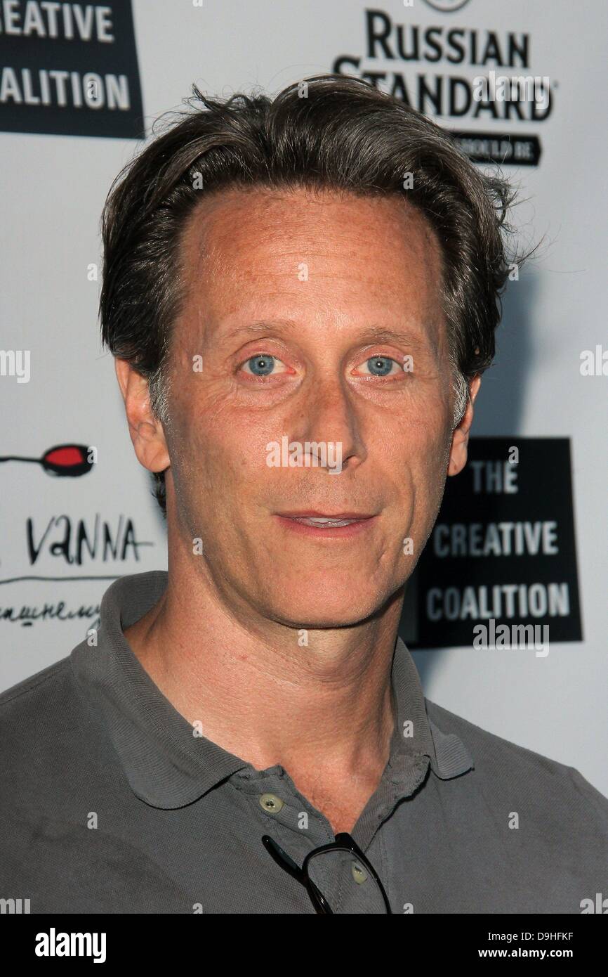 Los Angeles, California, USA. 19th June, 2013. Steven Weber attends The ...