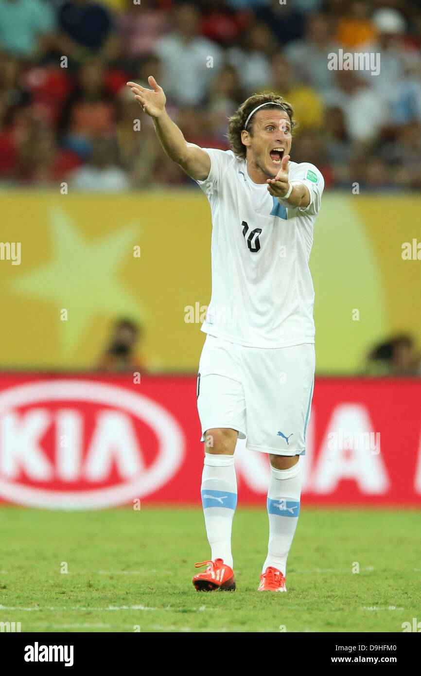 Diego forlan uruguay hi-res stock photography and images - Alamy