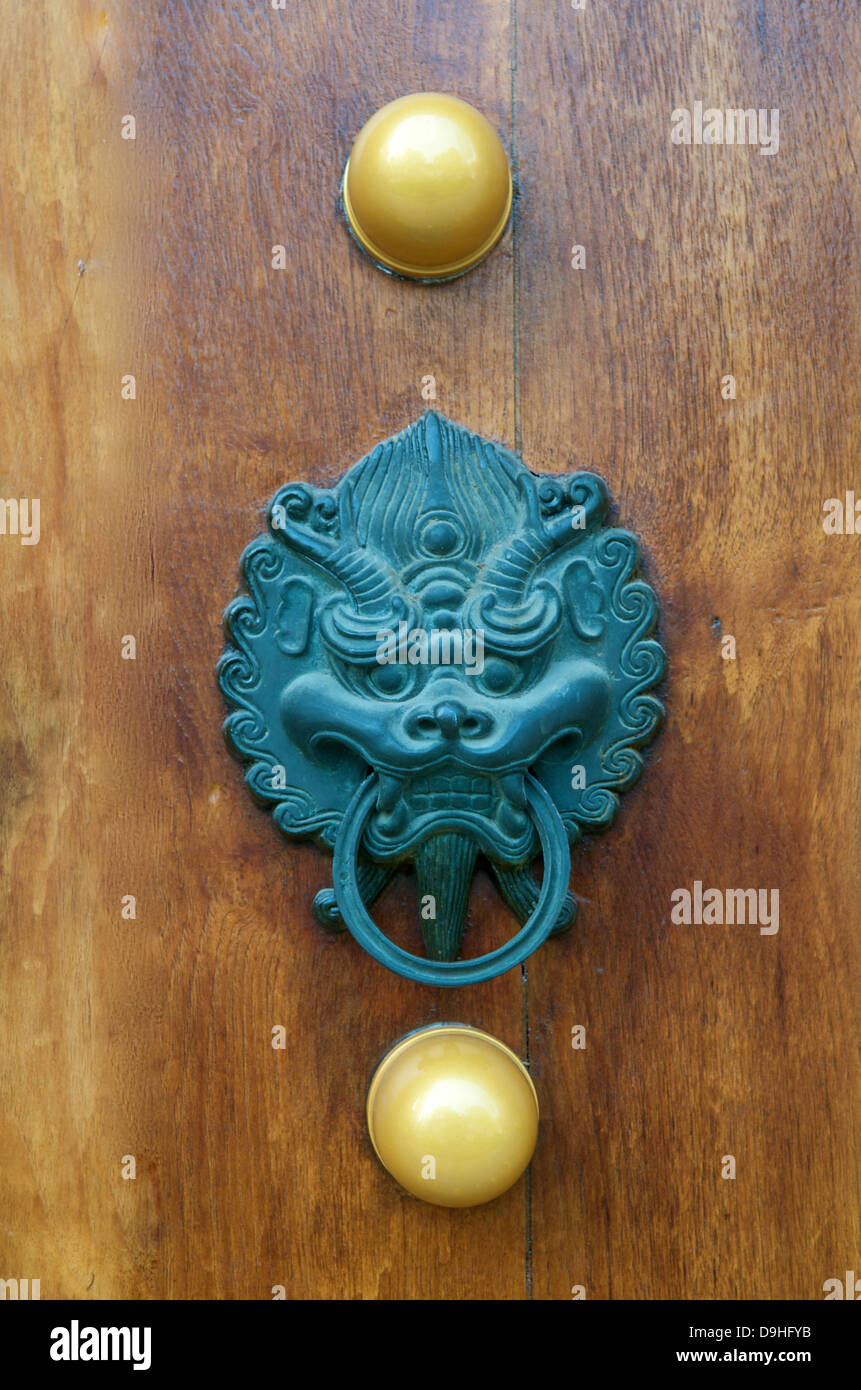 Dragon Door Handle at Jing An Temple Shanghai Stock Photo - Alamy