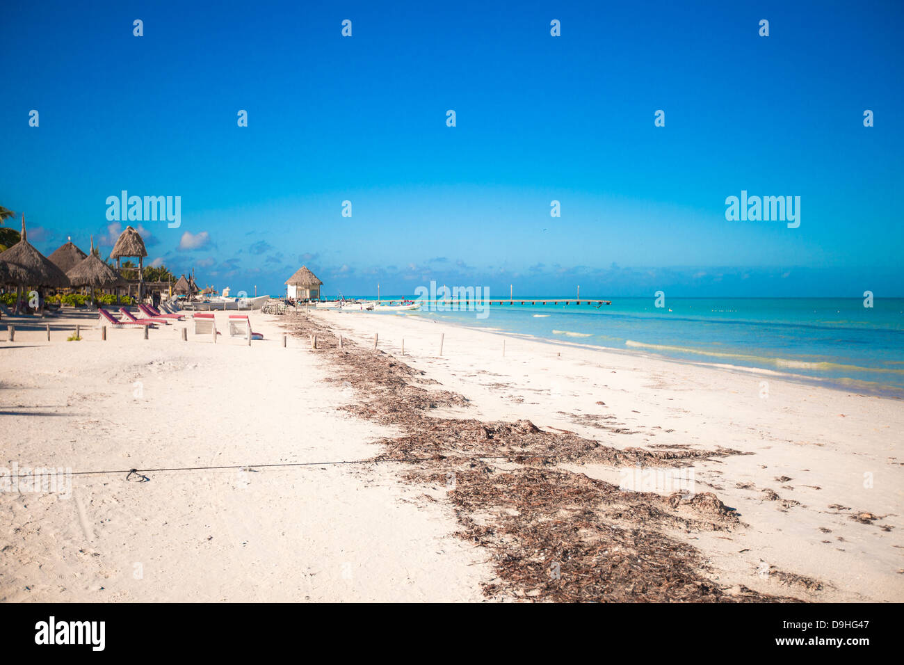 Tropical deserted perfect beach on exotic resort Stock Photo - Alamy
