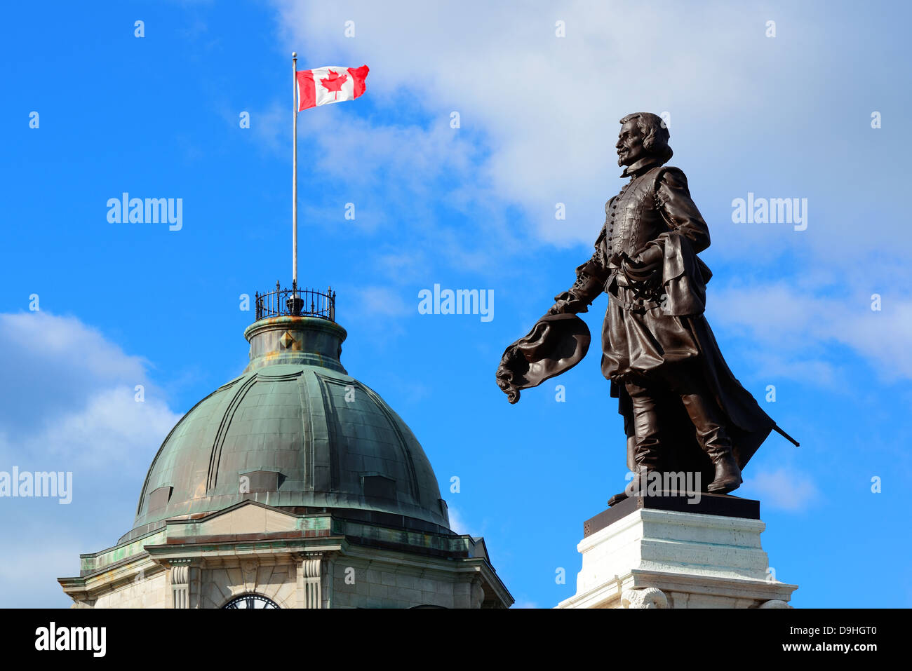 Statue and historical buildings in Quebec City Stock Photo - Alamy