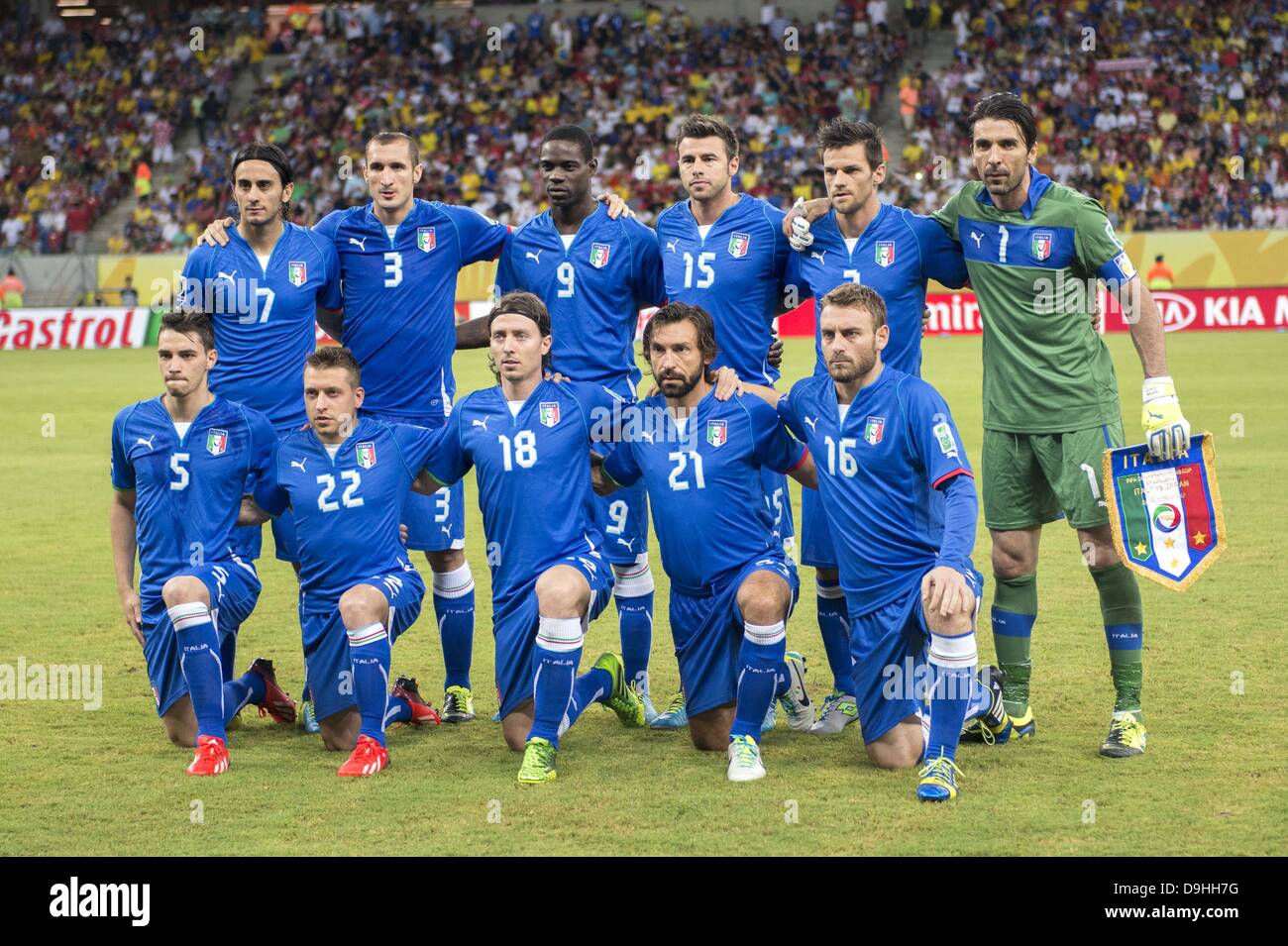 Italy team group line up hi-res stock photography and images - Alamy