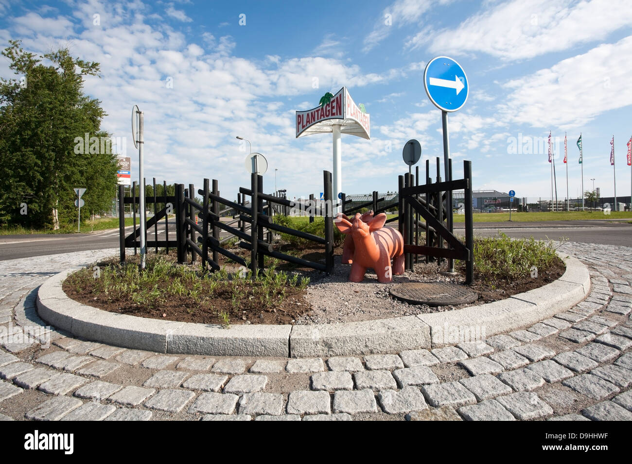 Traffic circle roundabout art decoration hi-res stock photography and ...