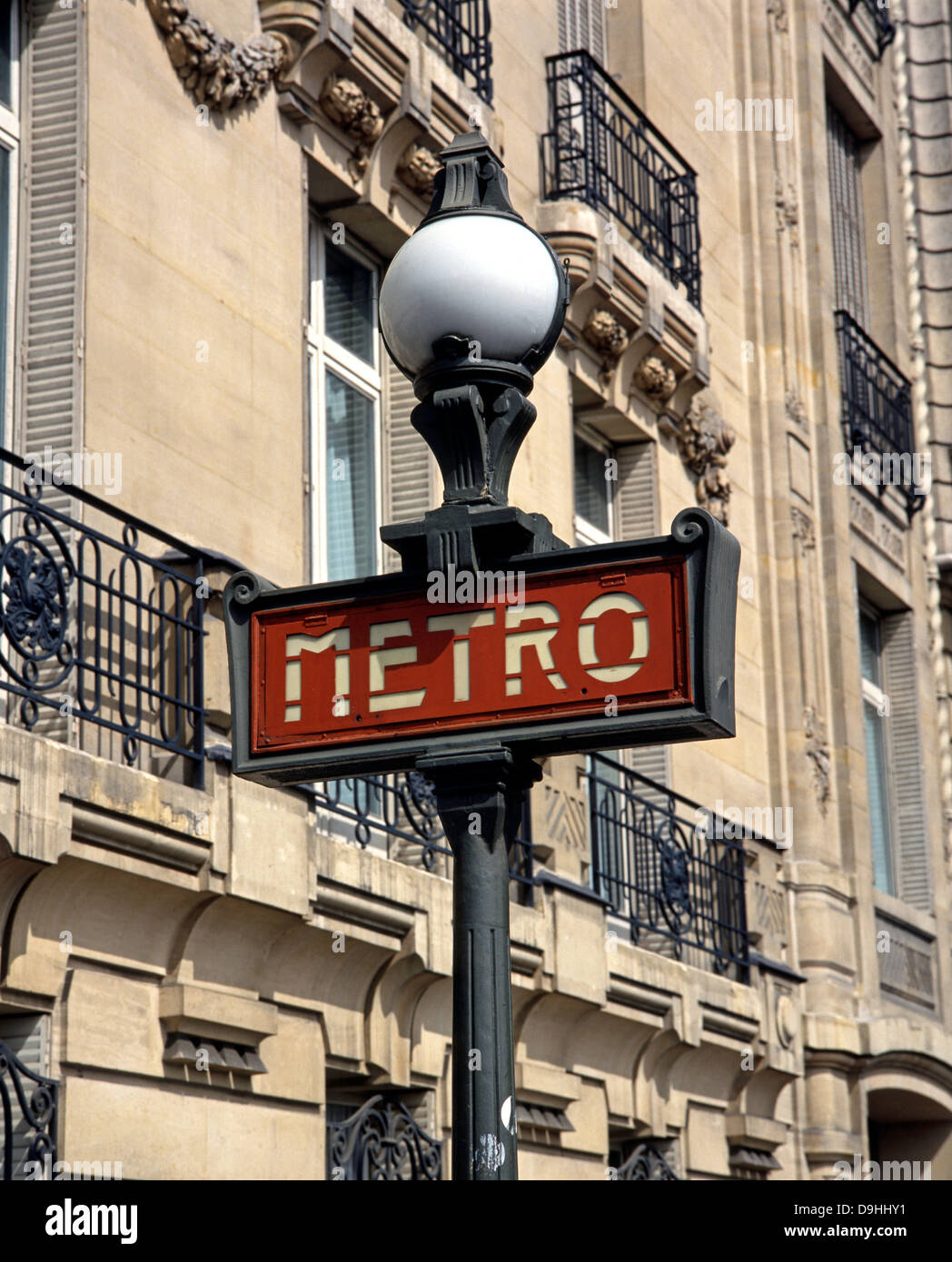Paris metros hi-res stock photography and images - Alamy