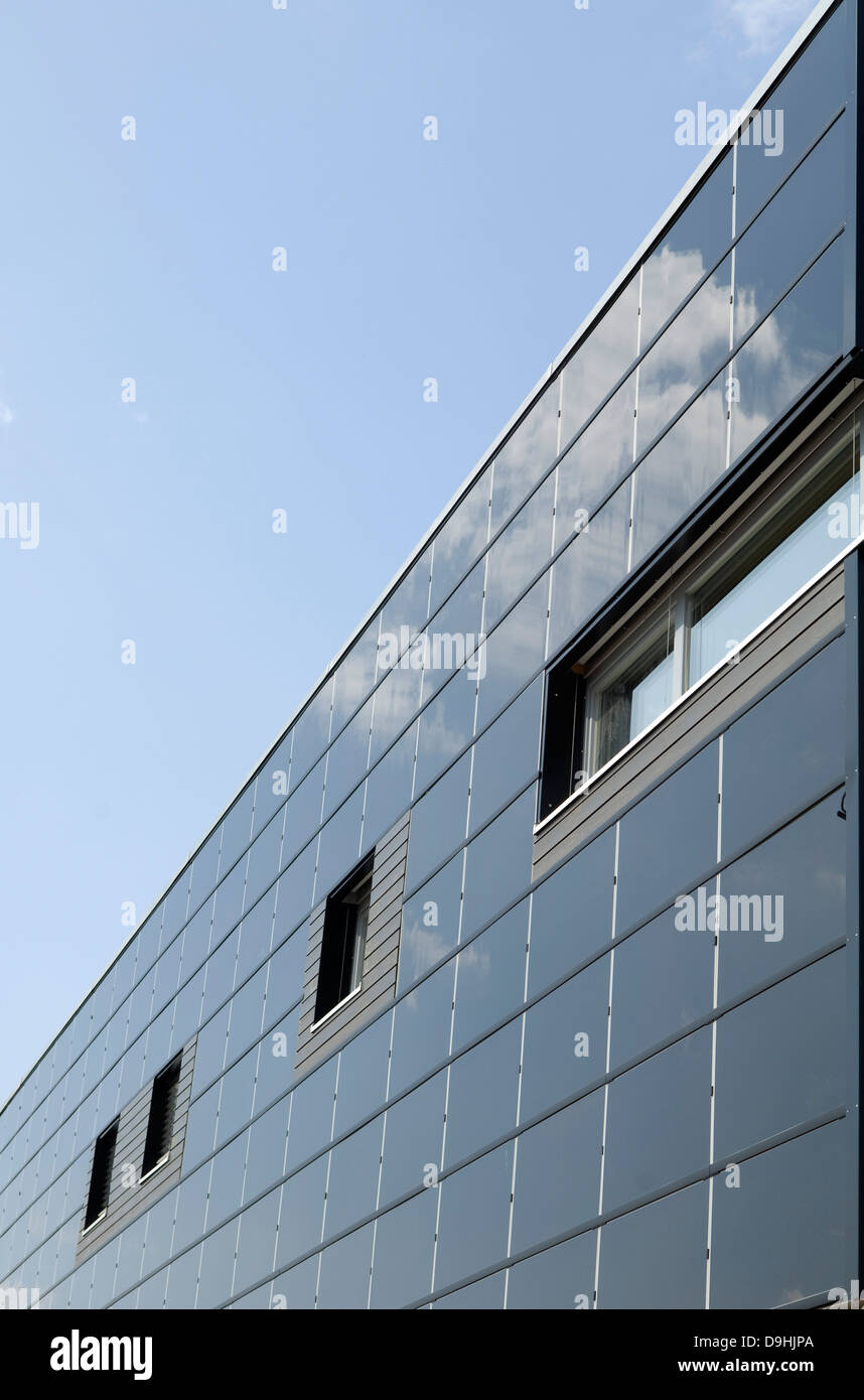 Installation of glass facade panels hi-res stock photography and images ...
