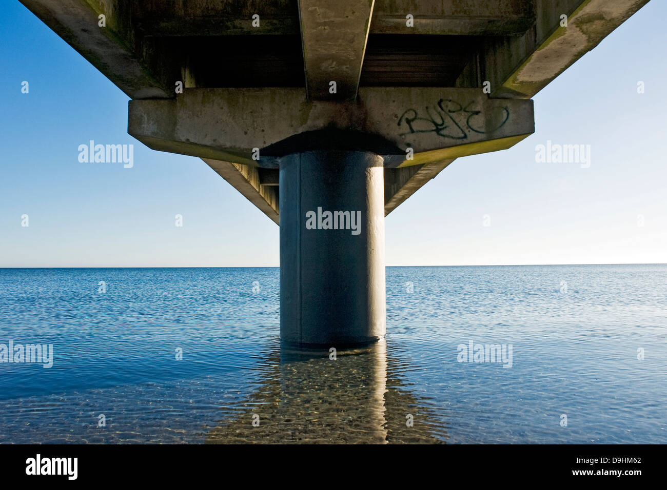 Bridge foundation hi-res stock photography and images - Alamy