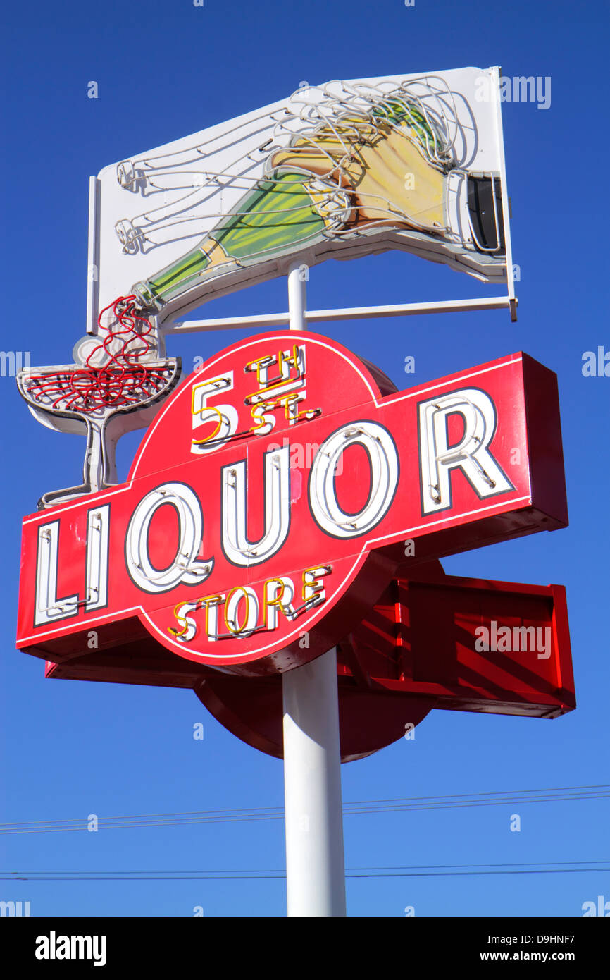 American liquor store sign hi-res stock photography and images - Alamy