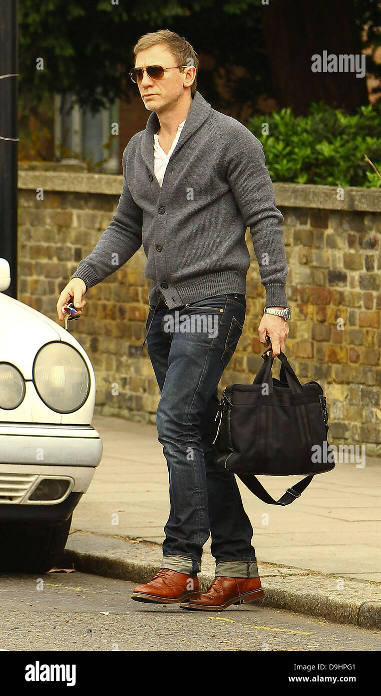 Daniel Craig on his way to a photoshoot London, England - 22.03.11 ...