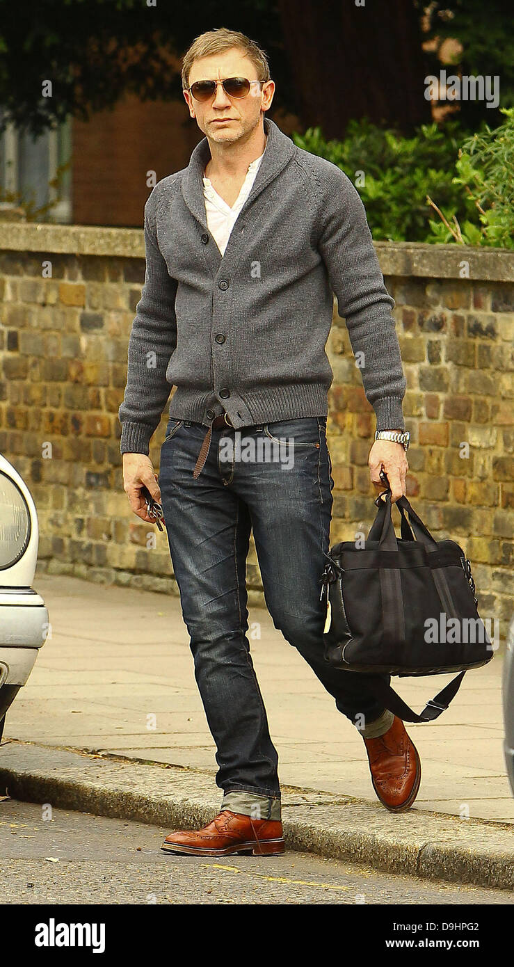 Daniel Craig on his way to a photoshoot London, England - 22.03.11 ...