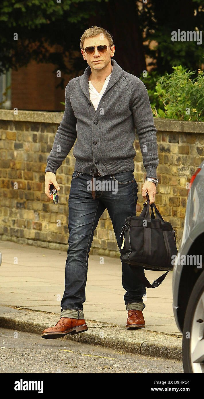 Daniel Craig on his way to a photoshoot London, England - 22.03.11 ...