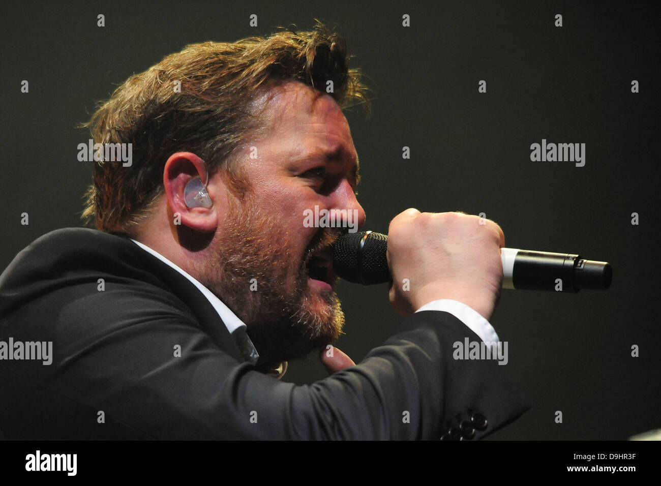 Guy Garvey of Elbow performing at the NIA Birmingham, England - 22.03. ...