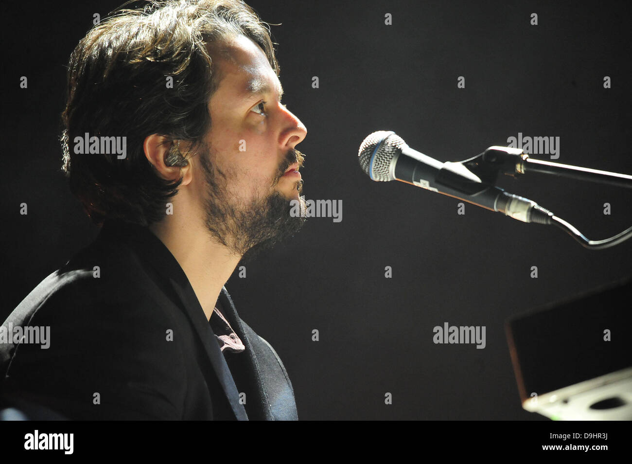 Craig Potter of Elbow performing at the NIA Birmingham, England - 22.03 ...