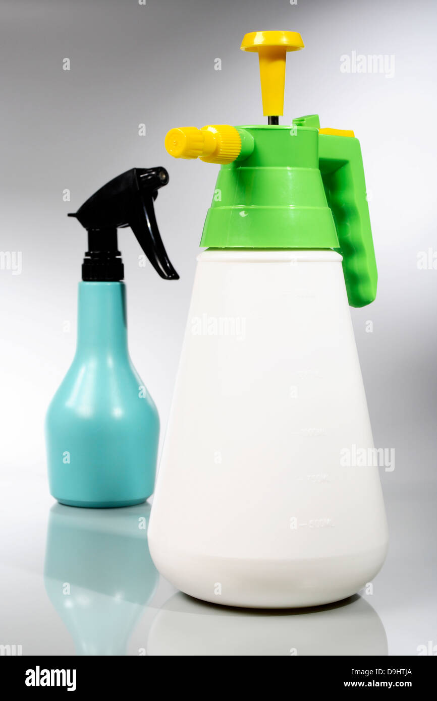 Spray bottles cleaning hi-res stock photography and images - Alamy