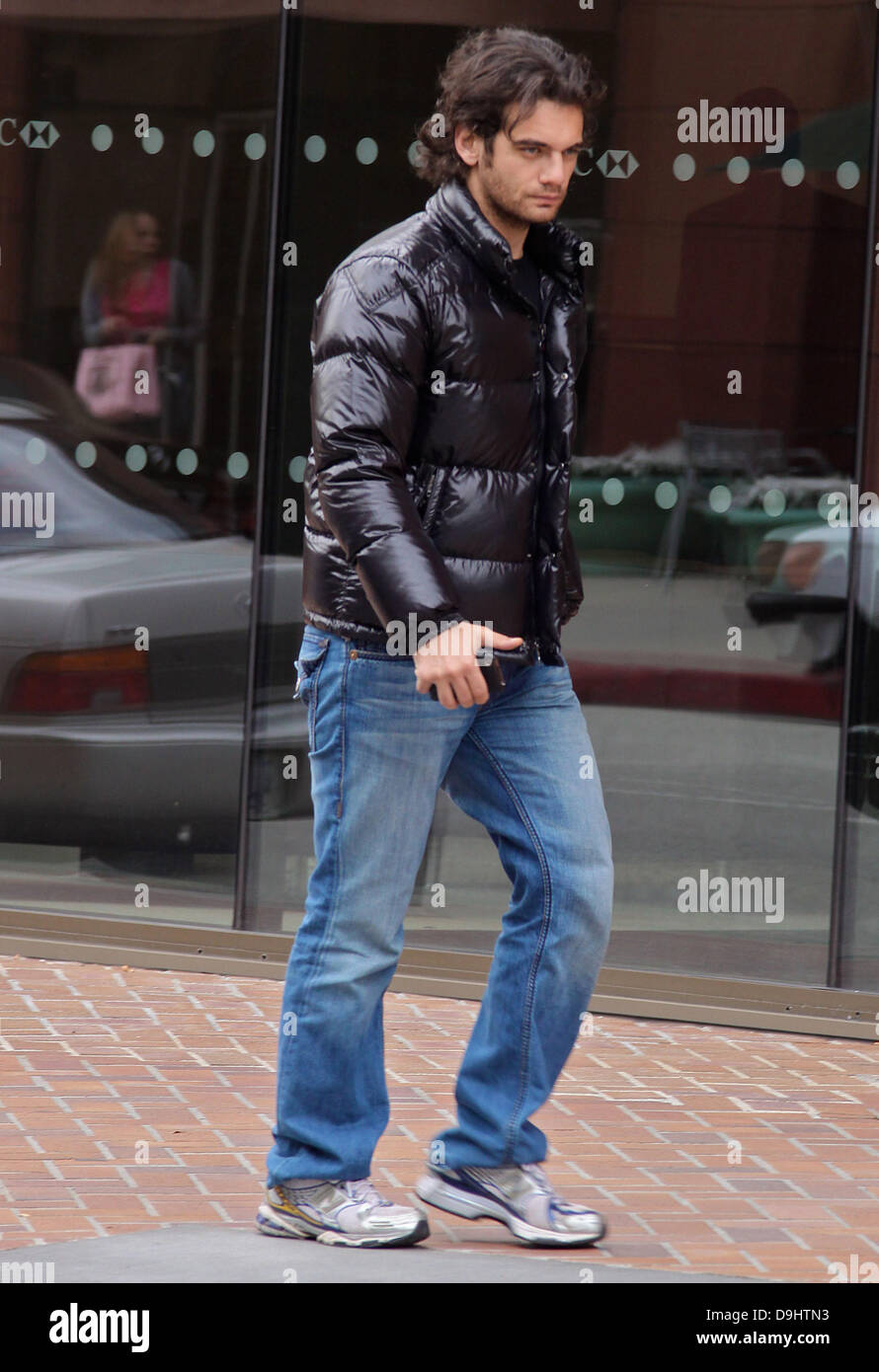 'True Blood' star Theo Alexander makes his way to a bank in Beverly ...