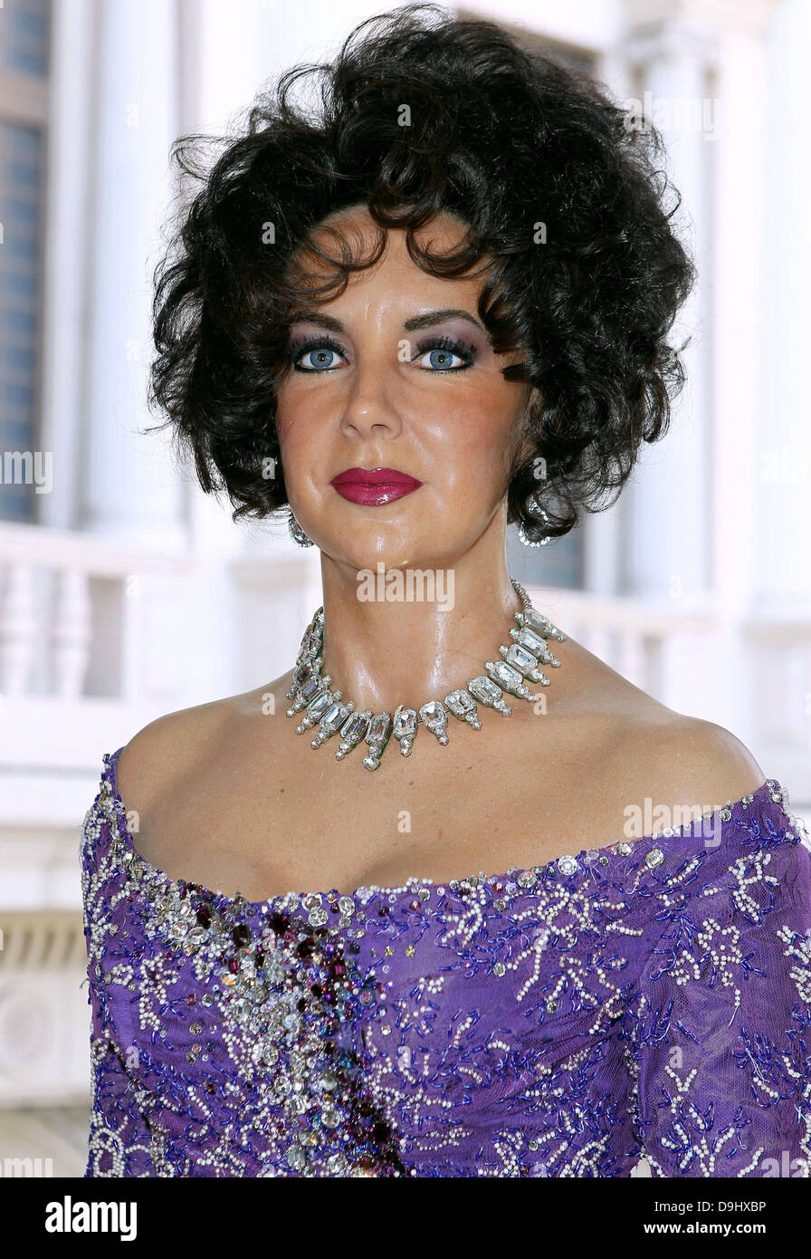 Elizabeth taylor madame tussauds High Resolution Stock Photography and ...