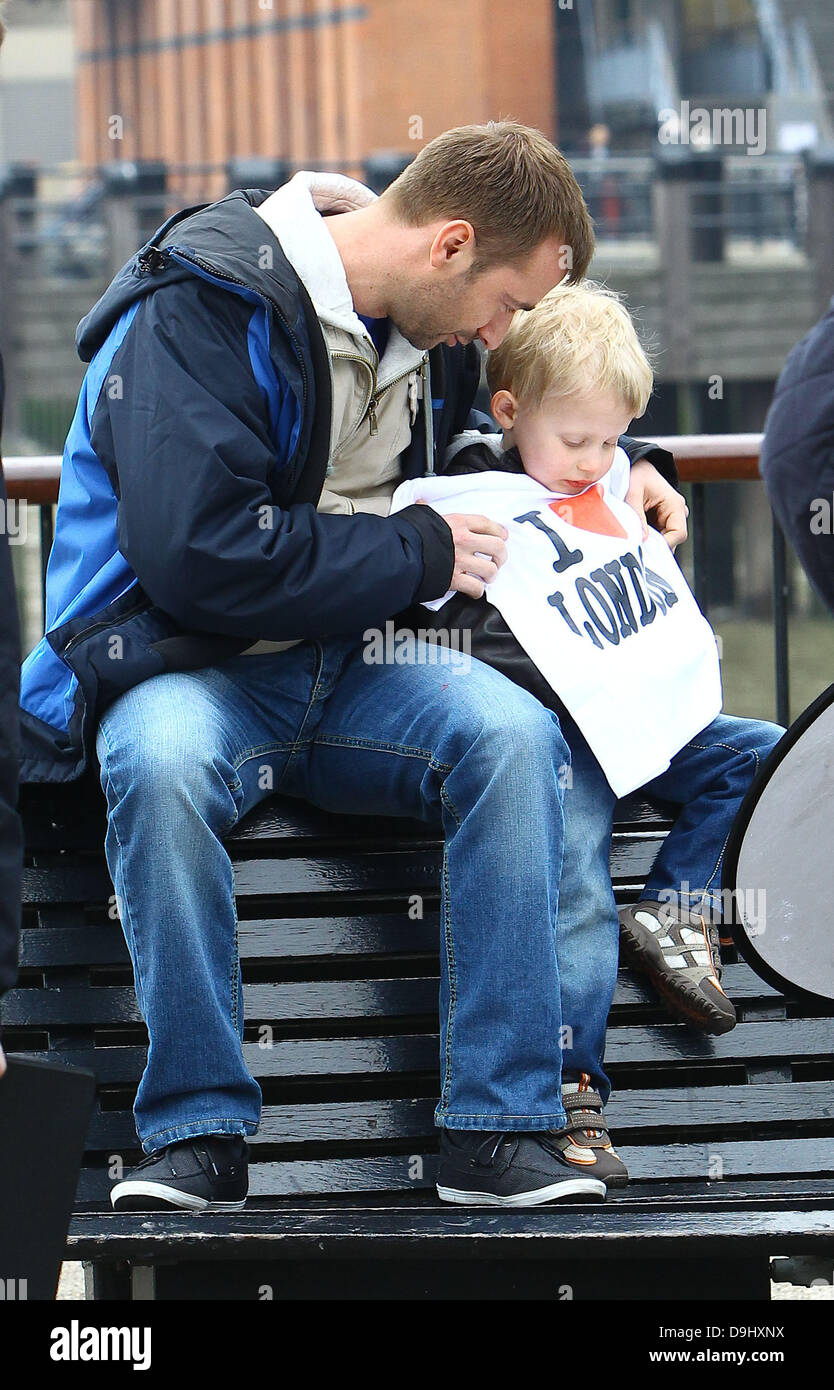 Charlie Condou films scenes for 'Coronation Street' on London's ...