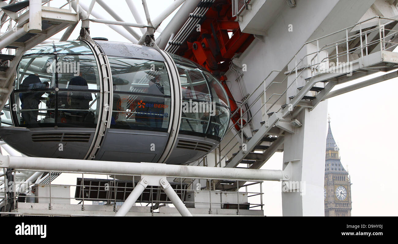 The London Eye 'Coronation Street' being filmed on location in London ...