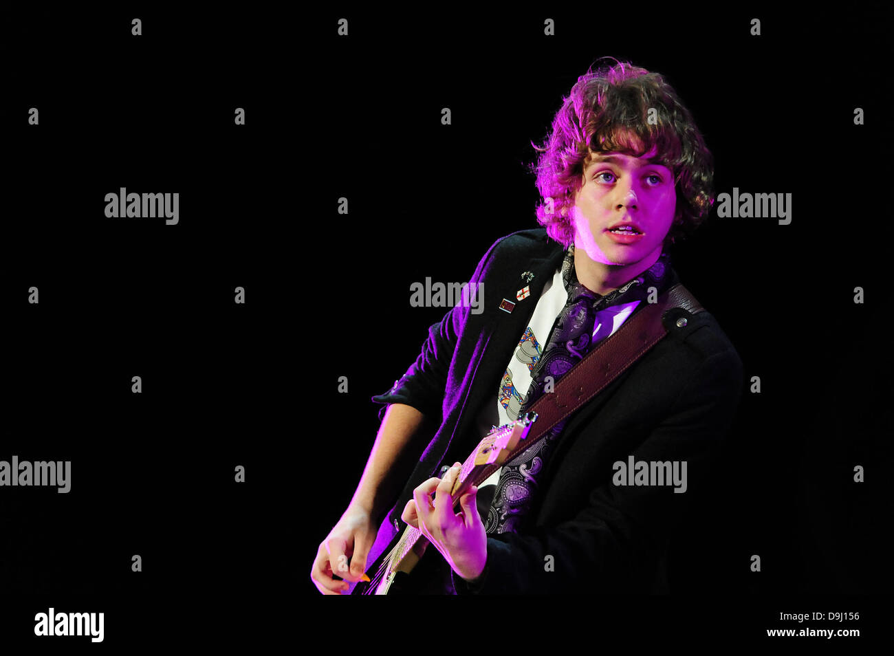 Jamie Binns of The Struts performing at the LG Arena. Birmingham ...