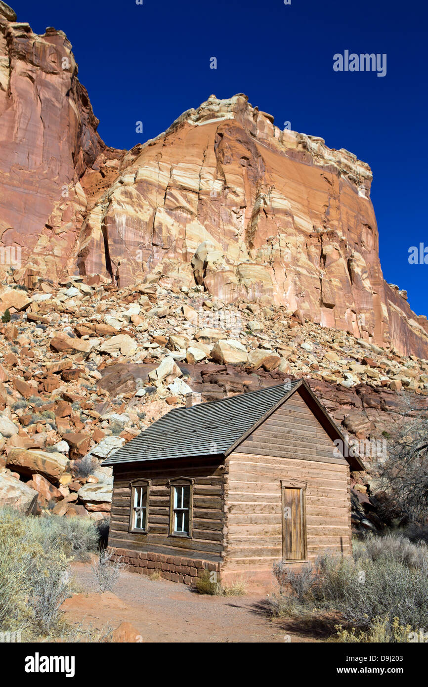 Sandstone school building hi-res stock photography and images - Alamy