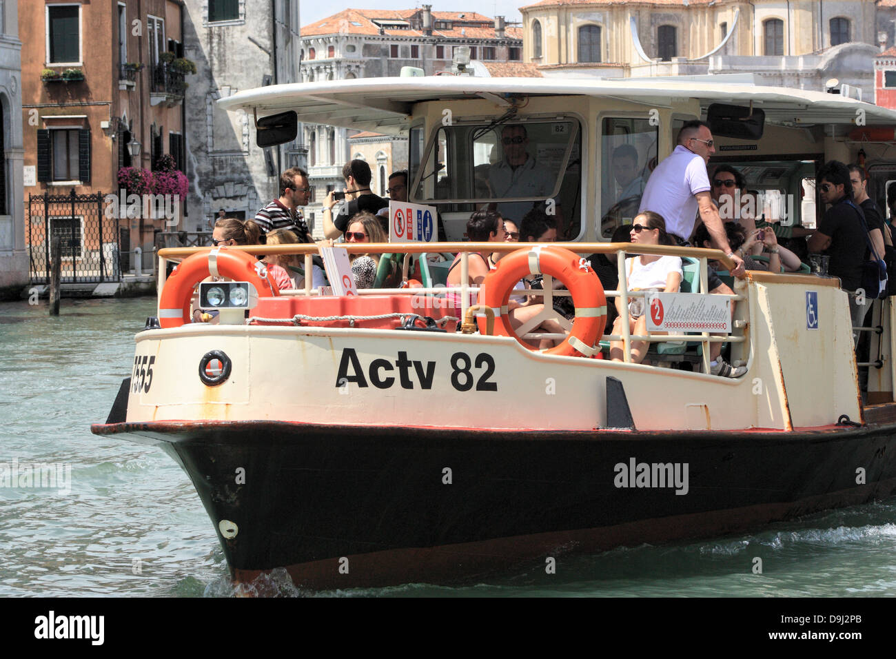 Vaporetto venice hi-res stock photography and images - Alamy